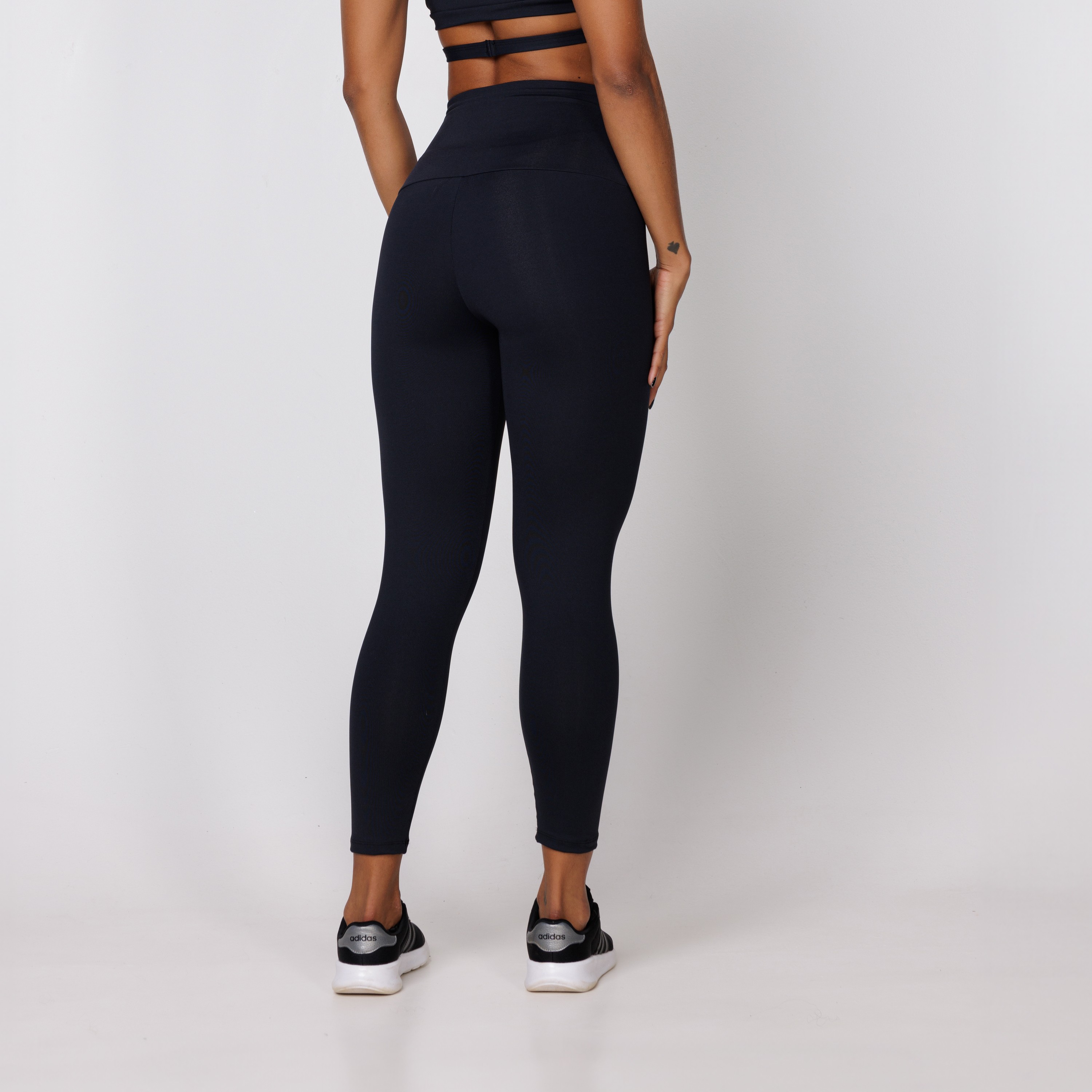 LEGGING FLOREST PRETO - Avvi