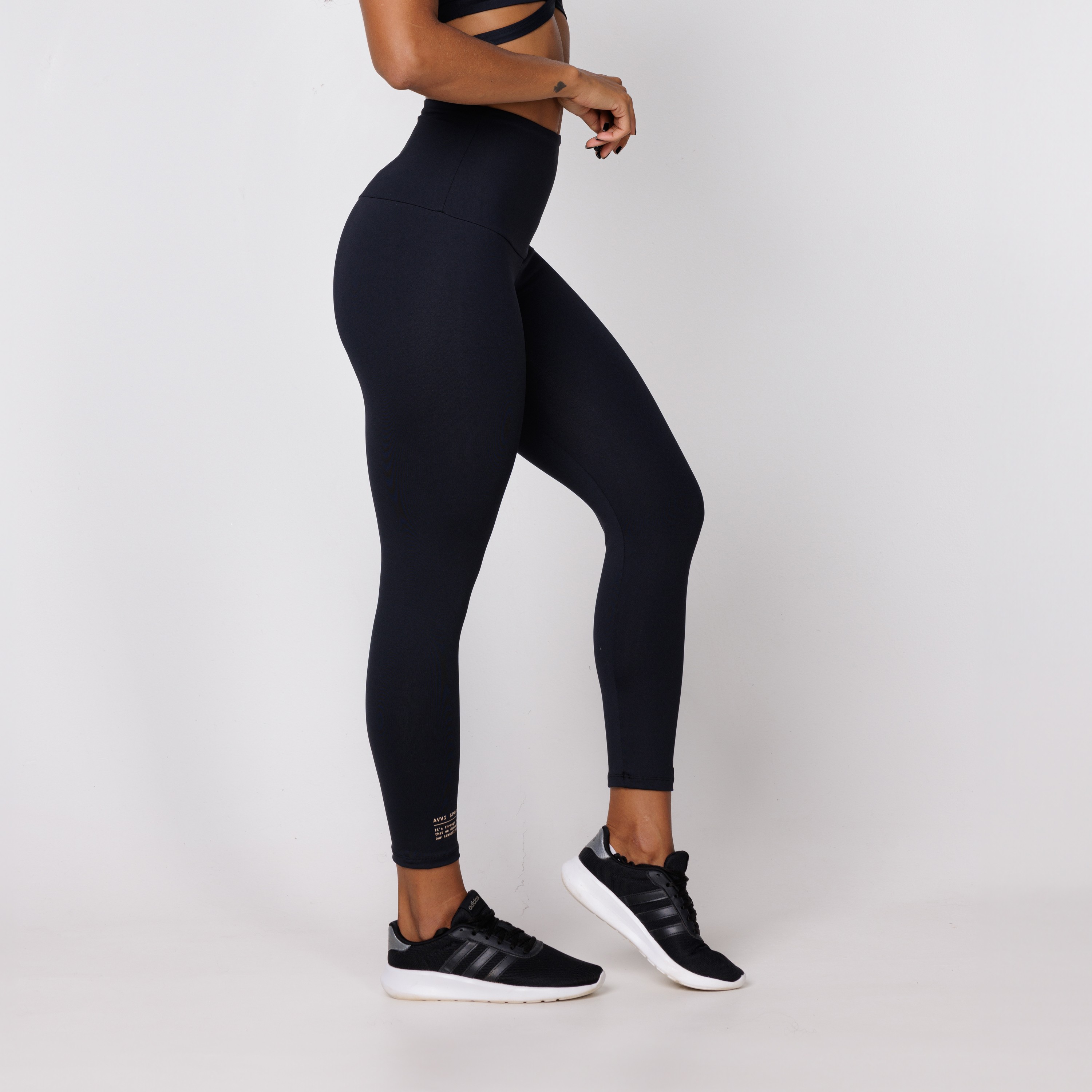 LEGGING FLOREST PRETO - Avvi